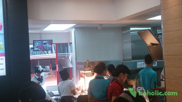 McDonald's Craze on the Opening Day in Tagbilaran City - boundbohol.com