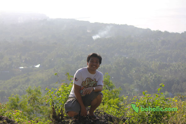 The Breathtaking Scenery at the Top of Banat-i Hill - boundbohol.com